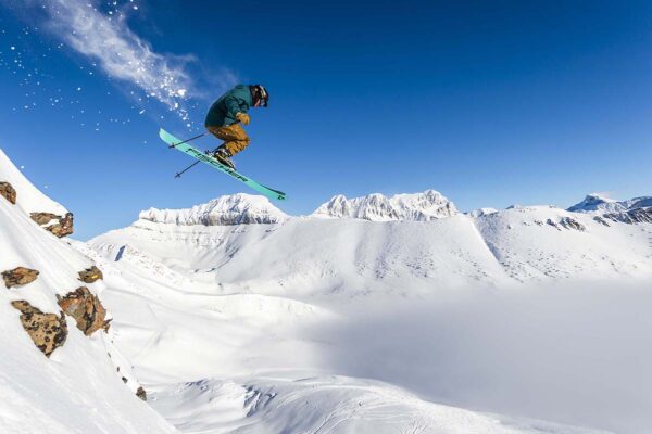 2023 Buyer's Guide/ Ski Canada Magazine